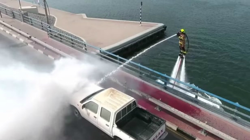 Firefighters Are Now Using Water-Powered Jetpacks And Jet Skis To Fight ...